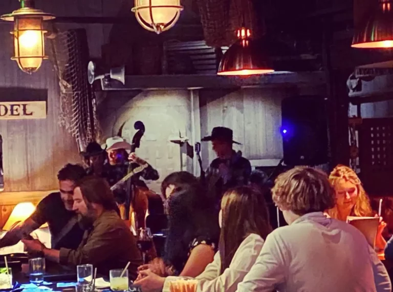 Mike Greensill plays Great American Songbook at The Fink - Downtown ...